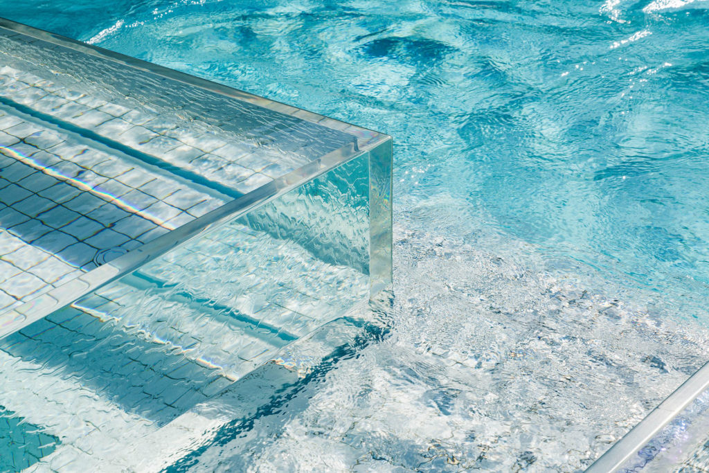 Sydney Raised Acrylic Spa and Acrylic Horizon Edge - Pool Windows Pty Ltd